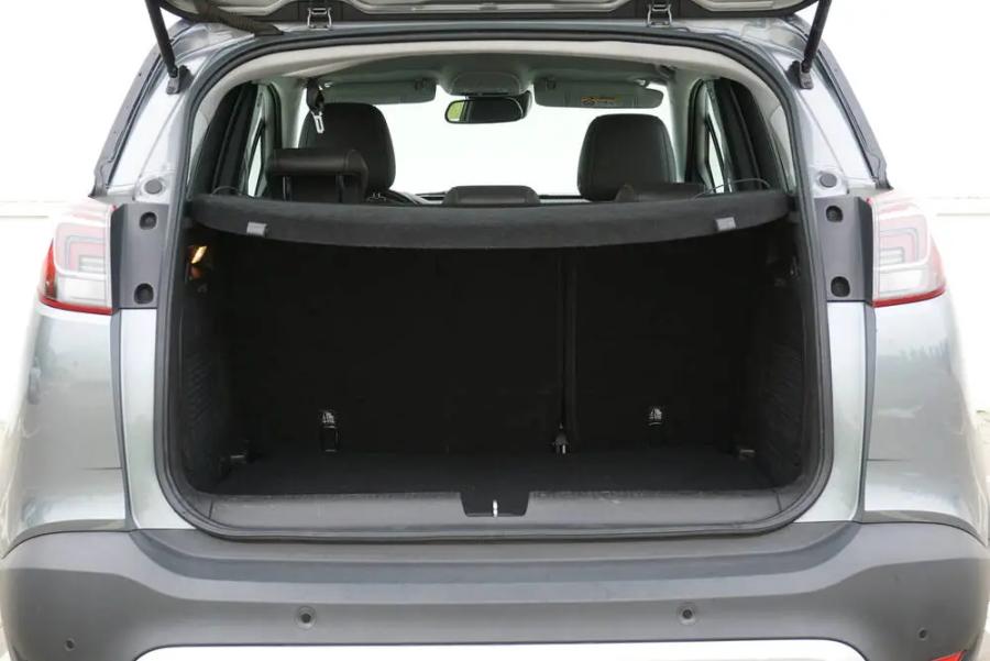 Grey Opel Crossland X 2018 in Riga, with an engine capacity of 1.20 L and mileage of 162 thousand km for 6700 €, photo 28 on AUTOMOTO.COM.LV