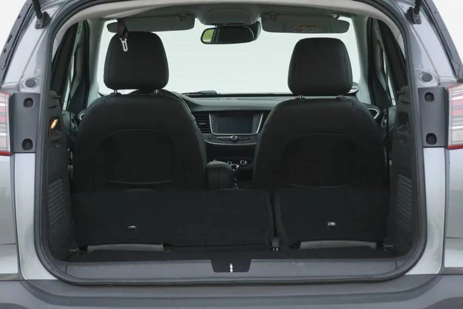Grey Opel Crossland X 2018 in Riga, with an engine capacity of 1.20 L and mileage of 162 thousand km for 6700 €, photo 29 on AUTOMOTO.COM.LV
