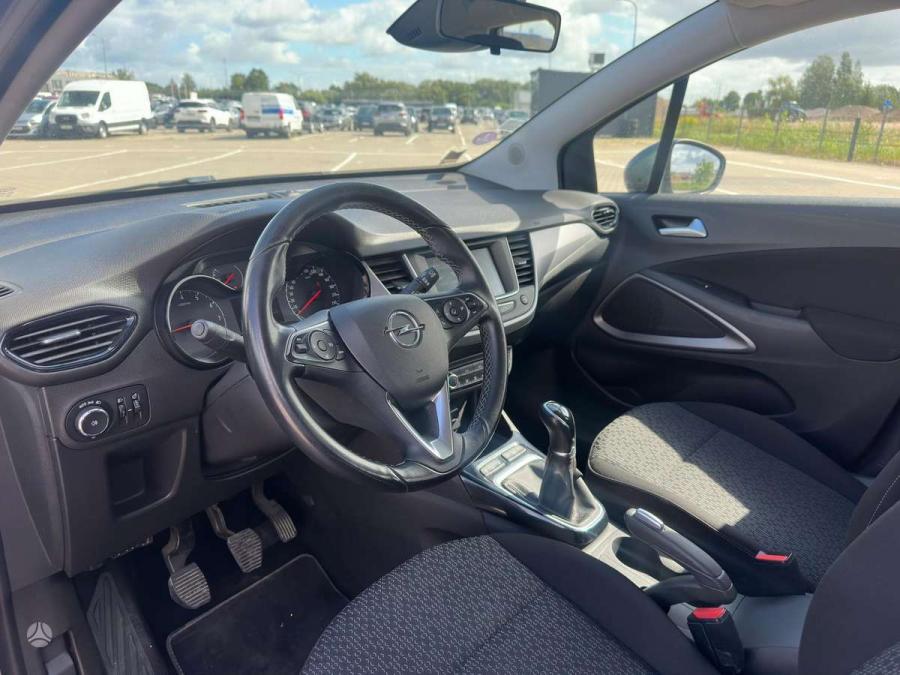 Grey Opel Crossland X 2019 in Taurage, with an engine capacity of 1.20 L and mileage of 119 thousand km for 6200 €, photo 10 on AUTOMOTO.COM.LV