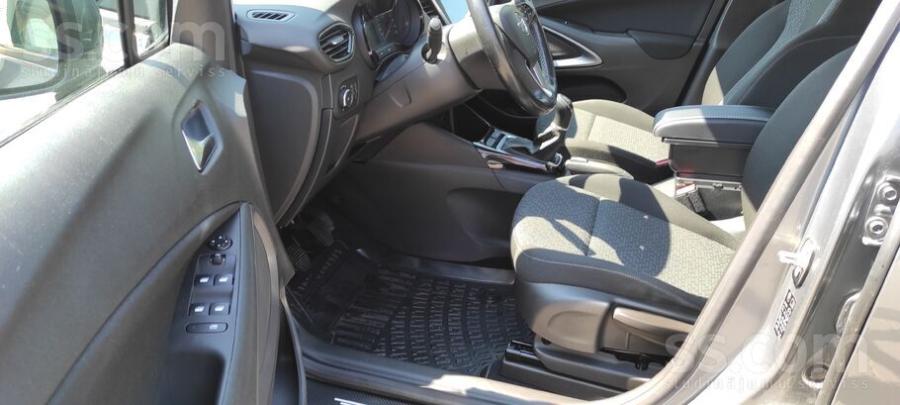 Grey Opel Crossland X 2020 in Riga, with an engine capacity of 1.20 L and mileage of 78 thousand km for 8900 €, photo 6 on AUTOMOTO.COM.LV