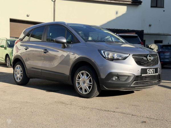 Grey Opel Crossland X 2020 in Riga, with an engine capacity of 1.20 L and mileage of 33 thousand km for 10700 €, photo 4 on AUTOMOTO.COM.LV