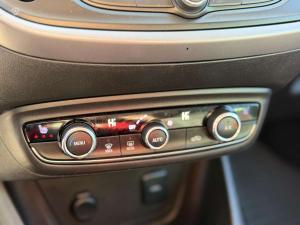 Серый Опель Crossland X 2020 в Рига, объемом двигателя 1.20 л и пробегом 33 тыс. км за 10700 €, фото 16 на AUTOMOTO.COM.LV