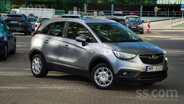 Opel Crossland X 2020 in Riga on AUTOMOTO.COM.LV Grey Opel Crossland X 2020 in Riga, with an engine capacity of 1.20 L and mileage of 34 thousand km for 10950 €, photo 4 on AUTOMOTO.COM.LV