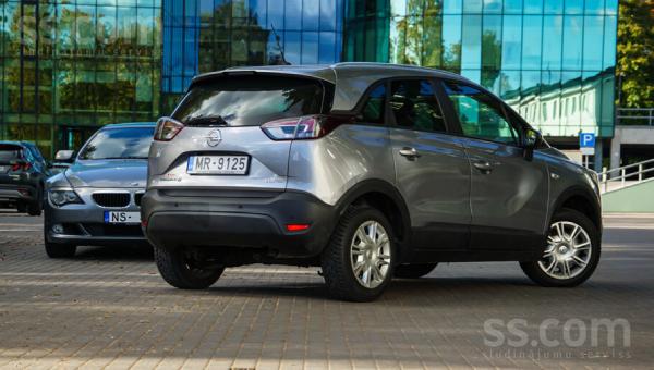 Opel Crossland X 2020 in Riga on AUTOMOTO.COM.LV Grey Opel Crossland X 2020 in Riga, with an engine capacity of 1.20 L and mileage of 34 thousand km for 10950 €, photo 6 on AUTOMOTO.COM.LV