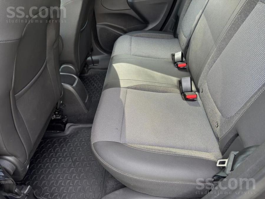 Grey Opel Crossland X 2023 in Riga, with an engine capacity of 1.20 L and mileage of 63 thousand km for 12995 €, photo 14 on AUTOMOTO.COM.LV