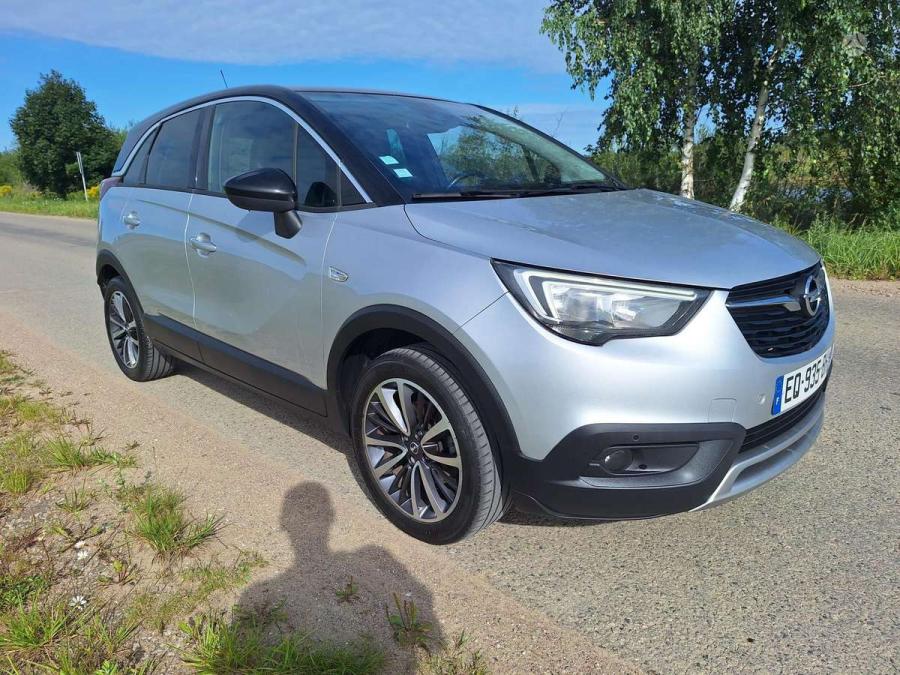 Grey Opel Crossland X 2017 in Taurage, with an engine capacity of 1.20 L and mileage of 121 thousand km for 5900 €, photo 1 on AUTOMOTO.COM.LV