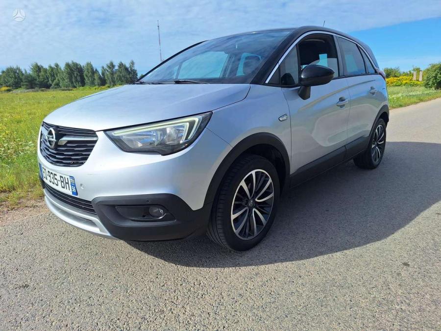 Grey Opel Crossland X 2017 in Taurage, with an engine capacity of 1.20 L and mileage of 121 thousand km for 5900 €, photo 4 on AUTOMOTO.COM.LV
