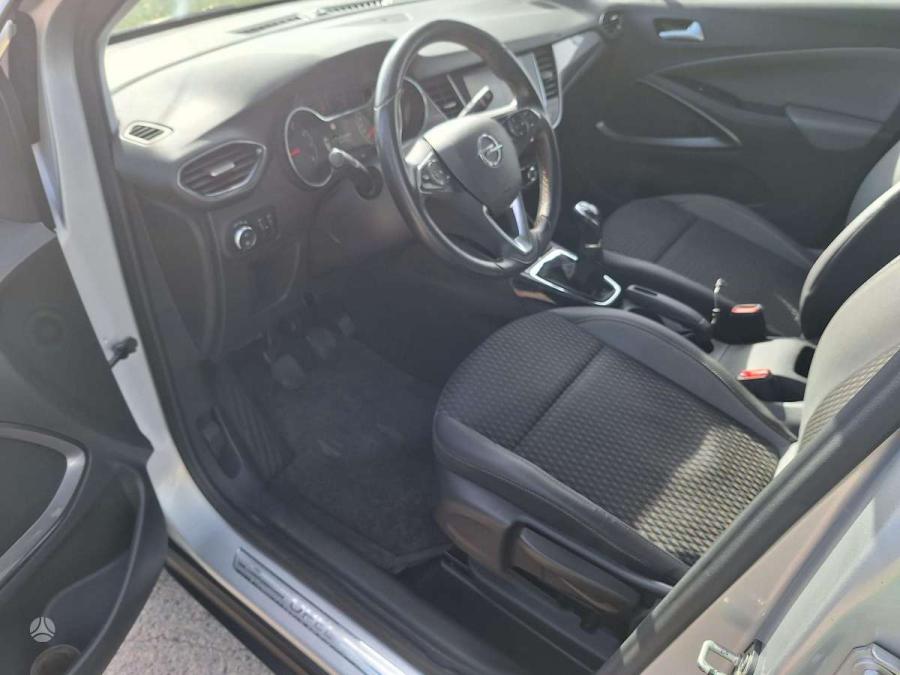 Grey Opel Crossland X 2017 in Taurage, with an engine capacity of 1.20 L and mileage of 121 thousand km for 5900 €, photo 6 on AUTOMOTO.COM.LV