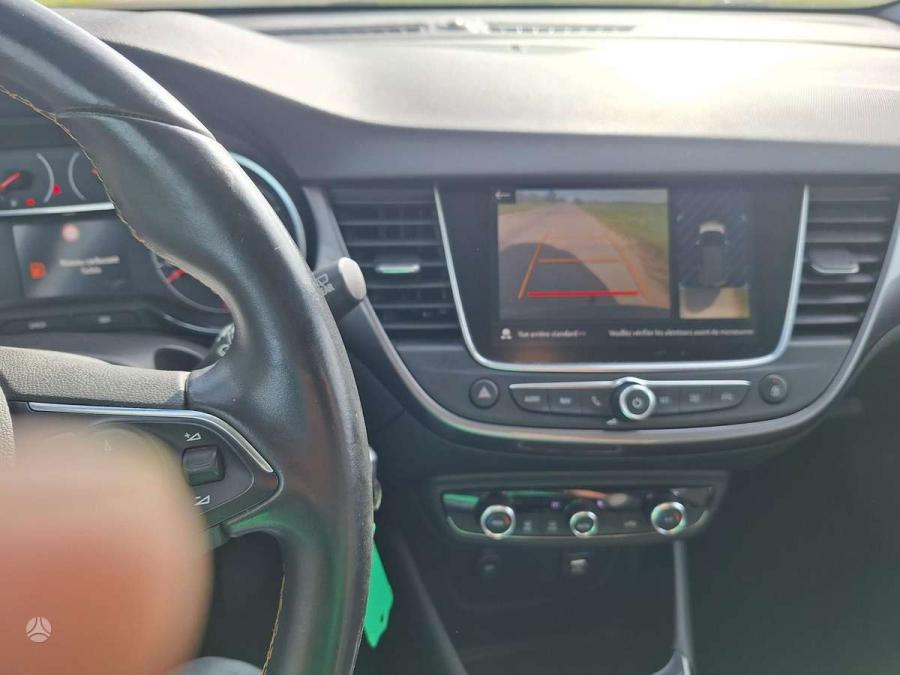 Grey Opel Crossland X 2017 in Taurage, with an engine capacity of 1.20 L and mileage of 121 thousand km for 5900 €, photo 7 on AUTOMOTO.COM.LV