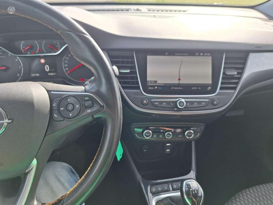 Grey Opel Crossland X 2017 in Taurage, with an engine capacity of 1.20 L and mileage of 121 thousand km for 5900 €, photo 8 on AUTOMOTO.COM.LV
