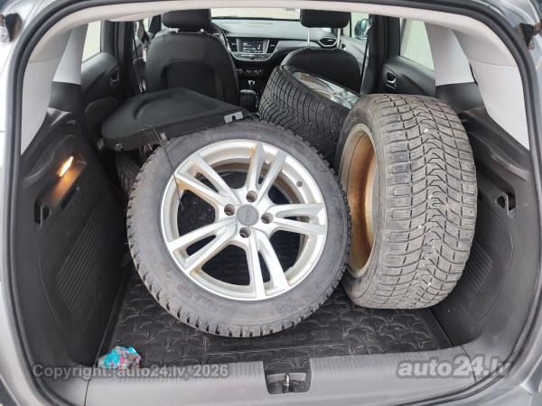 Pelēks Opel Crossland X 2017 Tallina, ar dzinēja tilpumu 1.20 L un nobraukumu 91 tūkst. km par 9990 €, foto 7 vietnē AUTOMOTO.COM.LV