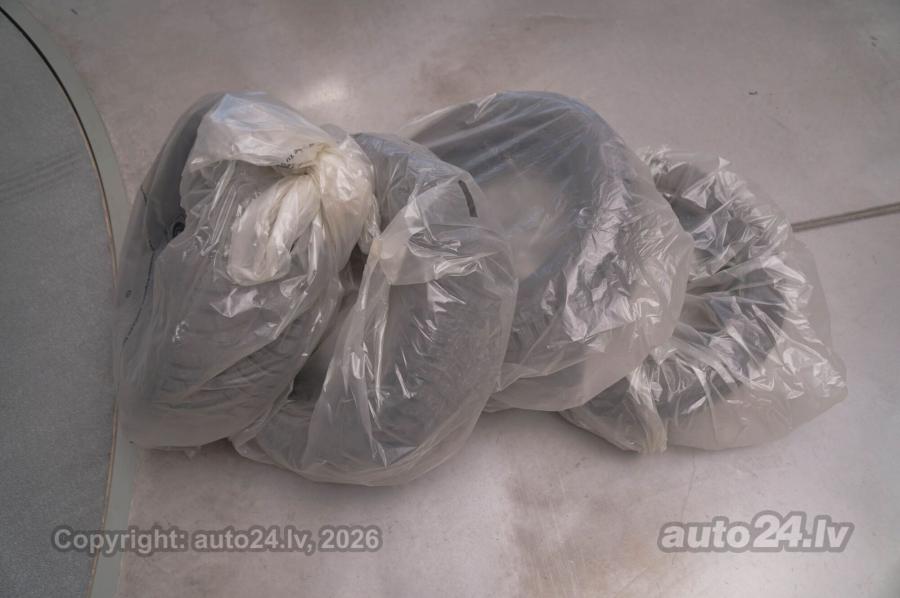 Pelēks Opel Crossland X 2019 Tallina, ar dzinēja tilpumu 1.20 L un nobraukumu 133 tūkst. km par 8900 €, foto 16 vietnē AUTOMOTO.COM.LV