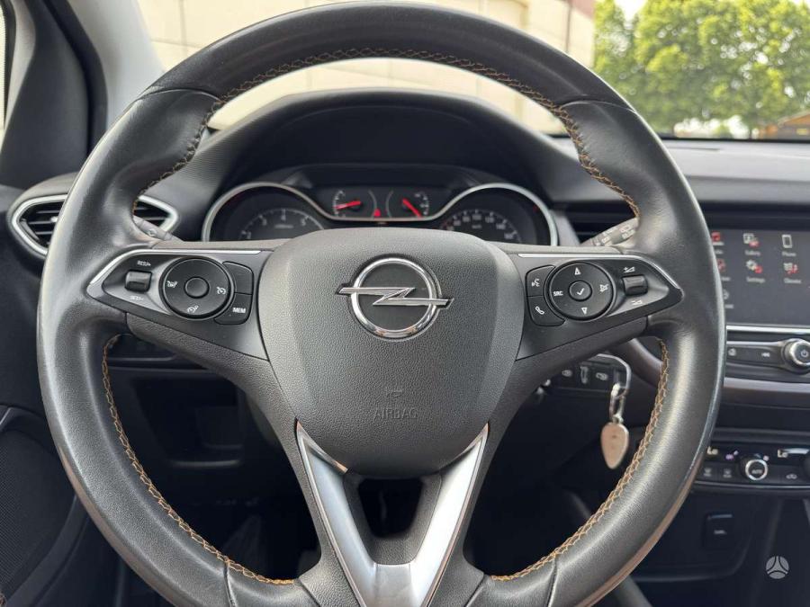 Sarkans Opel Crossland X 2018 Kretinga, ar dzinēja tilpumu 1.20 L un nobraukumu 82 tūkst. km par 7795 €, foto 20 vietnē AUTOMOTO.COM.LV