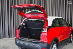 Red Opel Crossland X 2019 in Marijampole, with an engine capacity of 1.20 L and mileage of 105 thousand km for 8950 €, photo 13 on AUTOMOTO.COM.LV