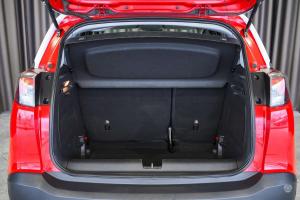 Red Opel Crossland X 2019 in Marijampole, with an engine capacity of 1.20 L and mileage of 105 thousand km for 7950 €, photo 14 on AUTOMOTO.COM.LV