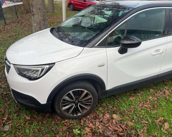 White Opel Crossland X 2017 in Taurage, with an engine capacity of 1.20 L and mileage of 93 thousand km for 8400 €, photo 2 on AUTOMOTO.COM.LV