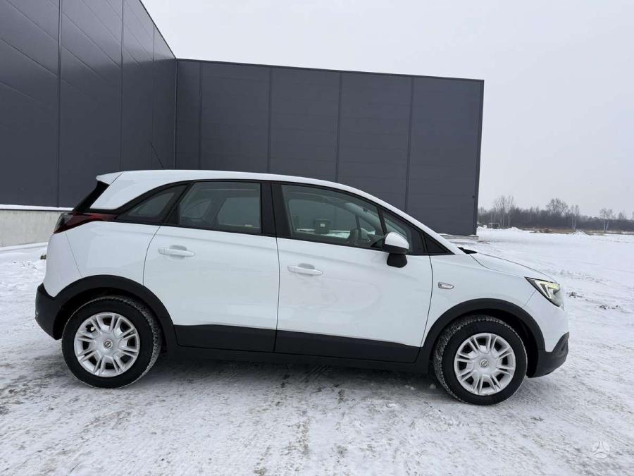 White Opel Crossland X 2017 in Siauliai, with an engine capacity of 1.56 L and mileage of 190 thousand km for 6850 €, photo 6 on AUTOMOTO.COM.LV