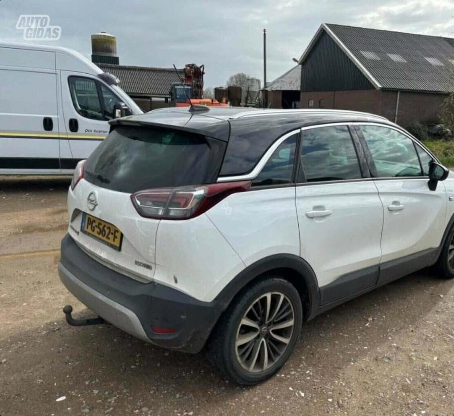 White Opel Crossland X 2017 in Marijampole, with an engine capacity of 1.20 L and mileage of 151 thousand km for 7300 €, photo 4 on AUTOMOTO.COM.LV