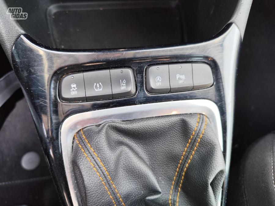 White Opel Crossland X 2017 in Marijampole, with an engine capacity of 1.20 L and mileage of 151 thousand km for 7300 €, photo 12 on AUTOMOTO.COM.LV