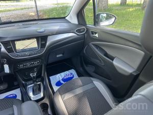 White Opel Crossland X 2017 in Cesis, with an engine capacity of 1.20 L and mileage of 0 thousand km for 10700 €, photo 10 on AUTOMOTO.COM.LV