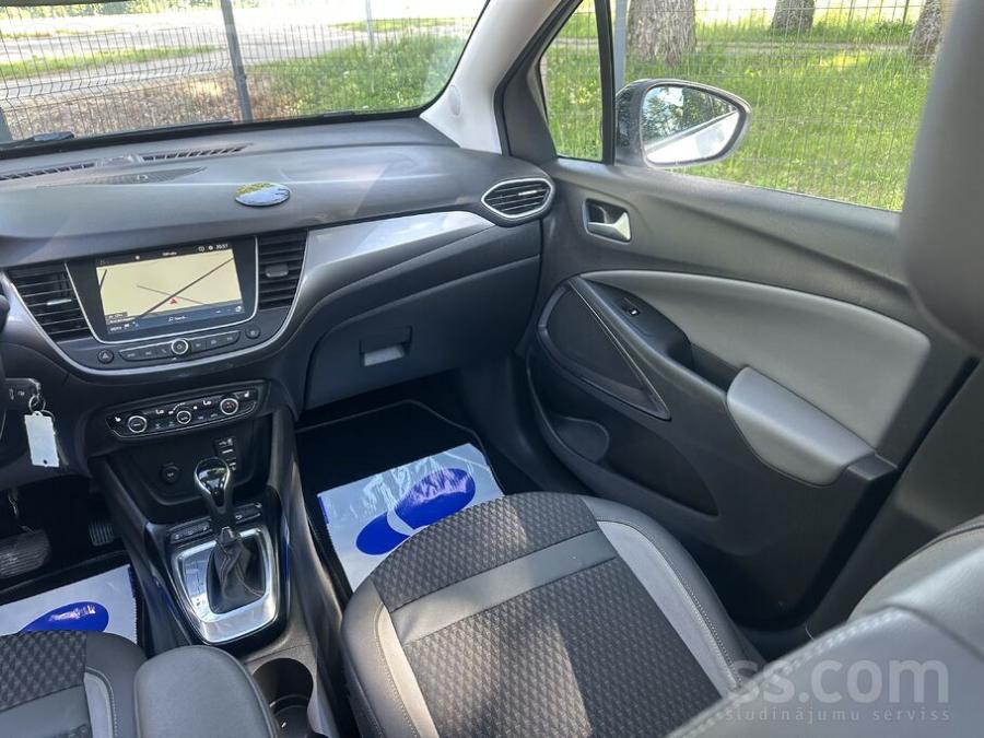 White Opel Crossland X 2017 in Cesis, with an engine capacity of 1.20 L and mileage of 0 thousand km for 10700 €, photo 10 on AUTOMOTO.COM.LV