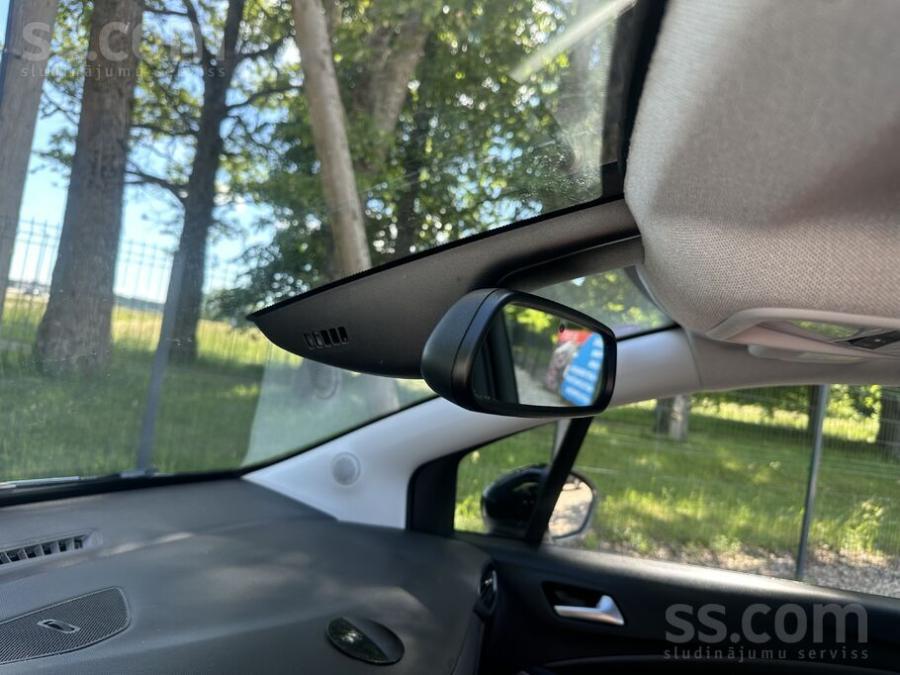 White Opel Crossland X 2017 in Cesis, with an engine capacity of 1.20 L and mileage of 0 thousand km for 10700 €, photo 14 on AUTOMOTO.COM.LV