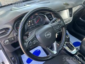 White Opel Crossland X 2017 in Cesis, with an engine capacity of 1.20 L and mileage of 0 thousand km for 10700 €, photo 18 on AUTOMOTO.COM.LV