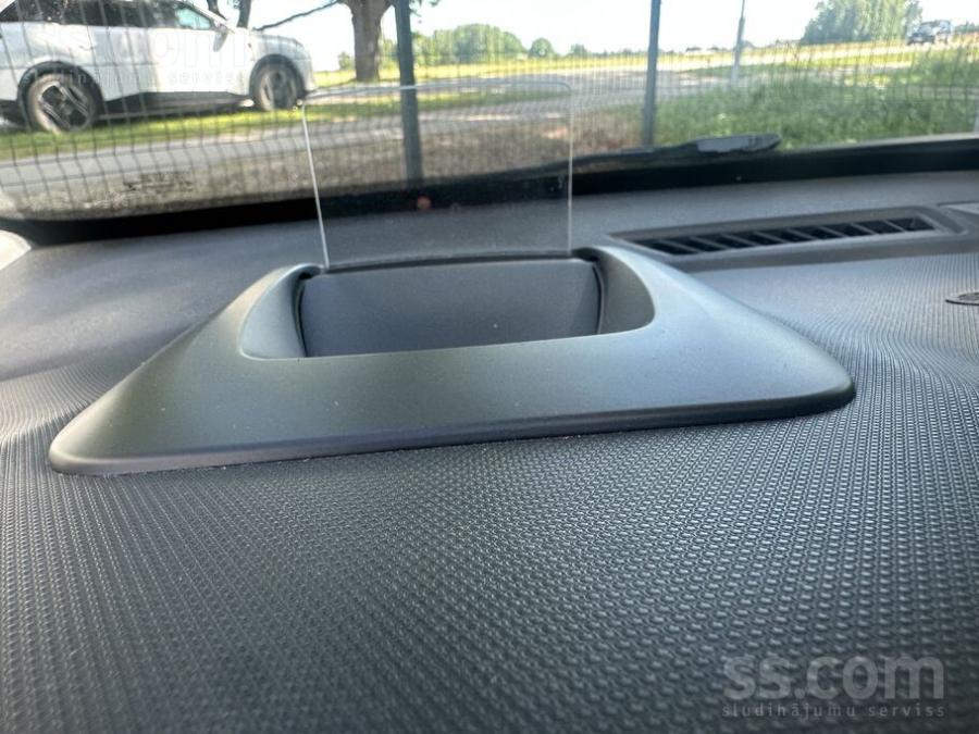 White Opel Crossland X 2017 in Cesis, with an engine capacity of 1.20 L and mileage of 0 thousand km for 10700 €, photo 19 on AUTOMOTO.COM.LV