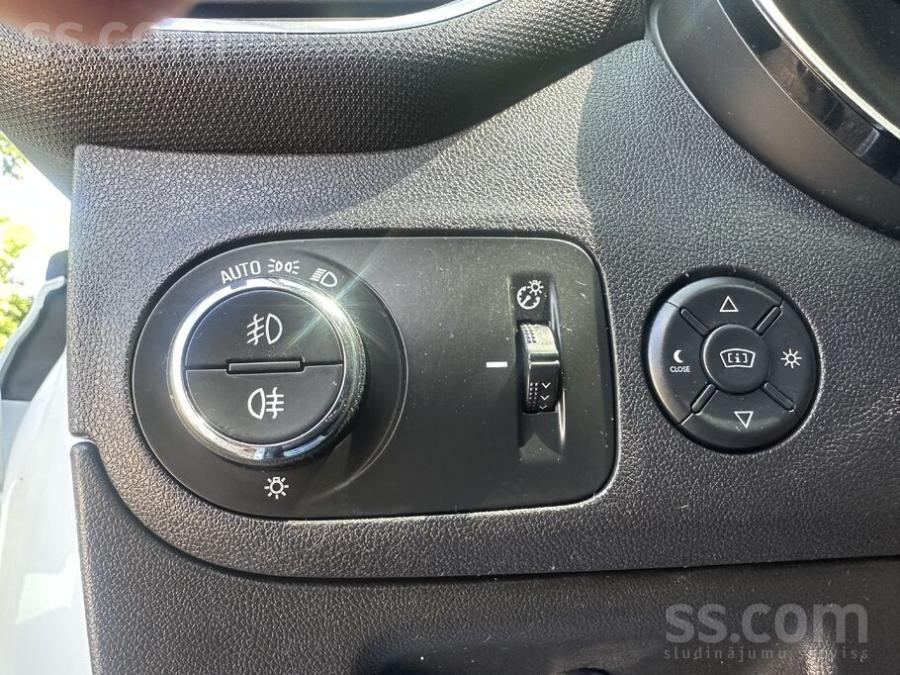 White Opel Crossland X 2017 in Cesis, with an engine capacity of 1.20 L and mileage of 0 thousand km for 10700 €, photo 20 on AUTOMOTO.COM.LV