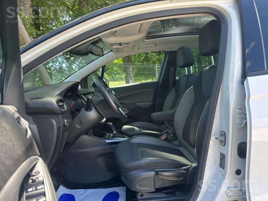 White Opel Crossland X 2017 in Cesis, with an engine capacity of 1.20 L and mileage of 0 thousand km for 10700 €, photo 22 on AUTOMOTO.COM.LV