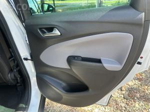 White Opel Crossland X 2017 in Cesis, with an engine capacity of 1.20 L and mileage of 0 thousand km for 10700 €, photo 24 on AUTOMOTO.COM.LV
