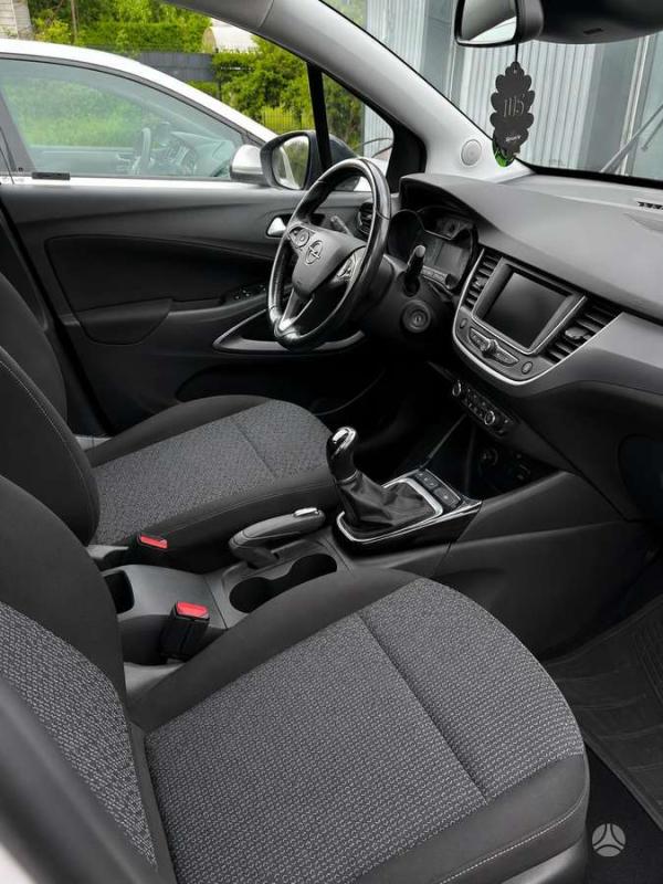 Balts Opel Crossland X 2018 Viļņa, ar dzinēja tilpumu 1.20 L un nobraukumu 143 tūkst. km par 8200 €, foto 5 vietnē AUTOMOTO.COM.LV