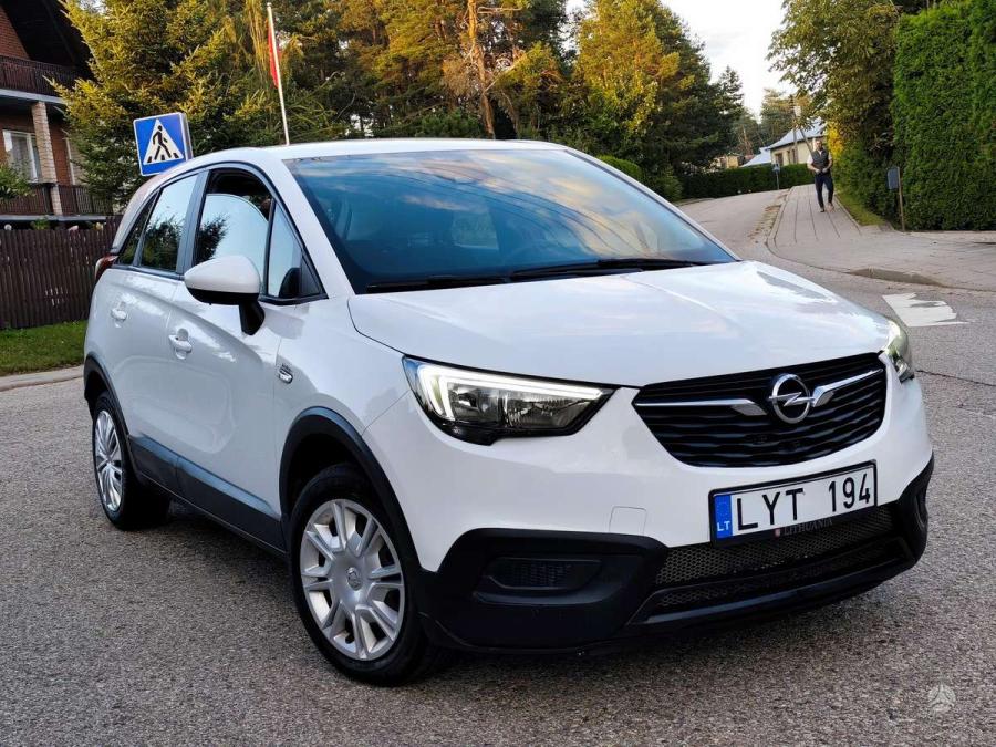 White Opel Crossland X 2018 in Anyksciai, with an engine capacity of 1.56 L and mileage of 164 thousand km for 6999 €, photo 1 on AUTOMOTO.COM.LV