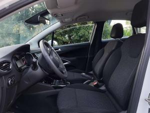 White Opel Crossland X 2018 in Anyksciai, with an engine capacity of 1.56 L and mileage of 164 thousand km for 6999 €, photo 8 on AUTOMOTO.COM.LV