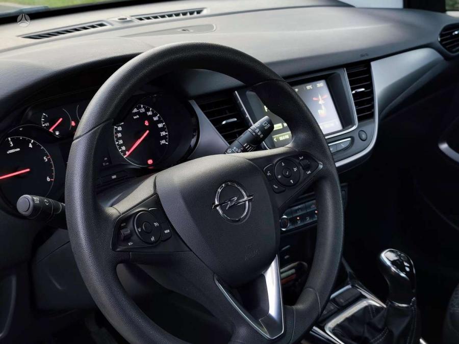 White Opel Crossland X 2018 in Anyksciai, with an engine capacity of 1.56 L and mileage of 164 thousand km for 6999 €, photo 10 on AUTOMOTO.COM.LV