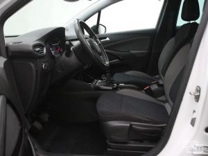 White Opel Crossland X 2019 in Vilnius, with an engine capacity of 1.20 L and mileage of 176 thousand km for 8699 €, photo 5 on AUTOMOTO.COM.LV