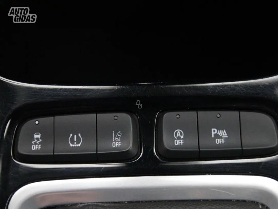 White Opel Crossland X 2019 in Vilnius, with an engine capacity of 1.20 L and mileage of 176 thousand km for 8699 €, photo 30 on AUTOMOTO.COM.LV