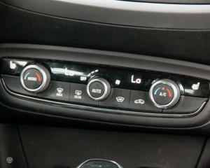 Белый Опель Crossland X 2019 в Каунас, объемом двигателя 1.20 л и пробегом 128 тыс. км за 9800 €, фото 25 на AUTOMOTO.COM.LV