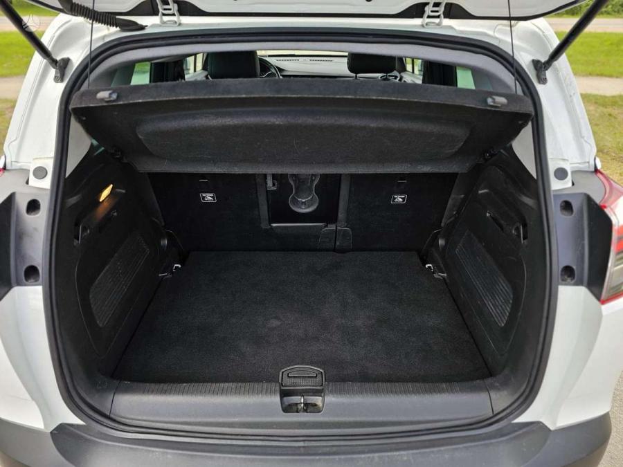 White Opel Crossland X 2019 in Rokiskis, with an engine capacity of 1.20 L and mileage of 103 thousand km for 9650 €, photo 10 on AUTOMOTO.COM.LV