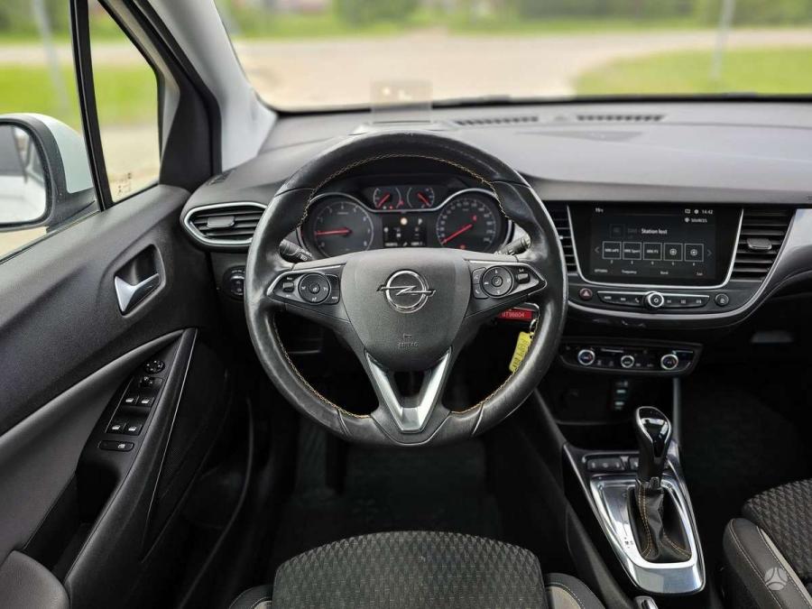 White Opel Crossland X 2019 in Rokiskis, with an engine capacity of 1.20 L and mileage of 103 thousand km for 9650 €, photo 18 on AUTOMOTO.COM.LV