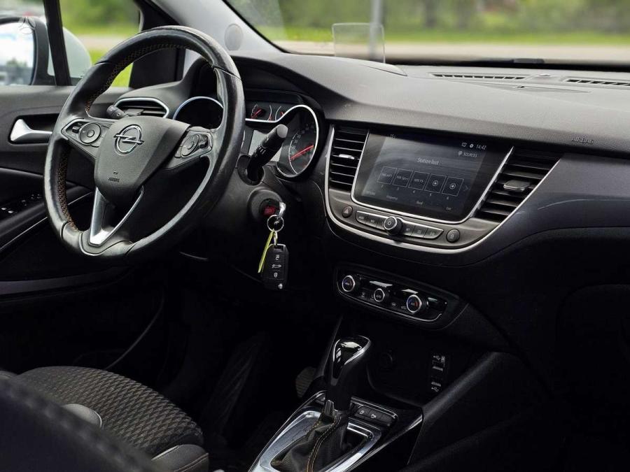 White Opel Crossland X 2019 in Rokiskis, with an engine capacity of 1.20 L and mileage of 103 thousand km for 9650 €, photo 19 on AUTOMOTO.COM.LV
