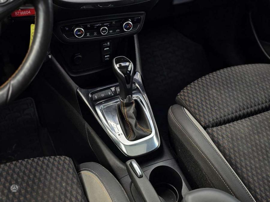 White Opel Crossland X 2019 in Rokiskis, with an engine capacity of 1.20 L and mileage of 103 thousand km for 9650 €, photo 21 on AUTOMOTO.COM.LV