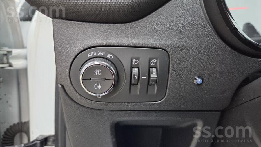 Белый Опель Crossland X 2019 в Рига, объемом двигателя 1.20 л и пробегом 90 тыс. км за 7500 €, фото 19 на AUTOMOTO.COM.LV