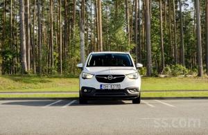 White Opel Crossland X 2020 in Riga, with an engine capacity of 1.50 L and mileage of 95 thousand km for 10990 €, photo 3 on AUTOMOTO.COM.LV