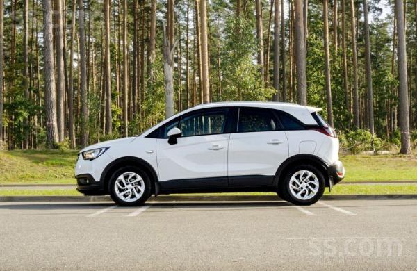 White Opel Crossland X 2020 in Riga, with an engine capacity of 1.50 L and mileage of 95 thousand km for 10990 €, photo 5 on AUTOMOTO.COM.LV