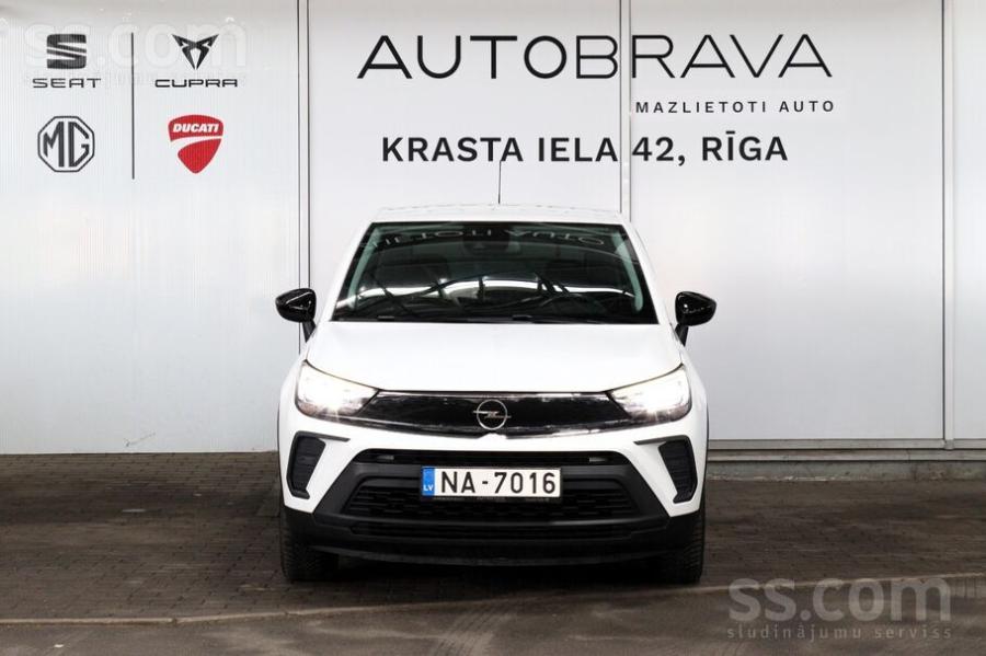 White Opel Crossland X 2021 in Riga, with an engine capacity of 1.20 L and mileage of 70 thousand km for 9490 €, photo 3 on AUTOMOTO.COM.LV