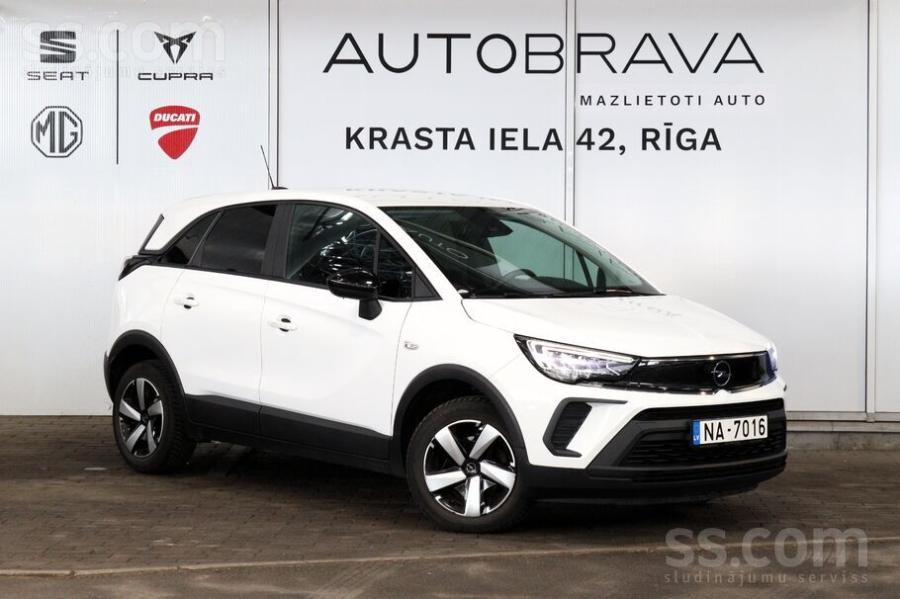 White Opel Crossland X 2021 in Riga, with an engine capacity of 1.20 L and mileage of 70 thousand km for 9490 €, photo 4 on AUTOMOTO.COM.LV
