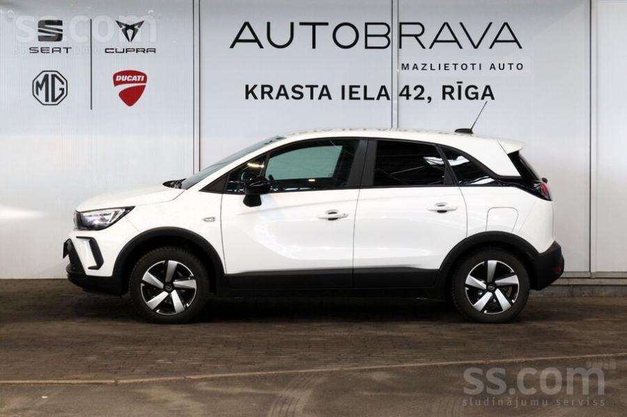 White Opel Crossland X 2021 in Riga, with an engine capacity of 1.20 L and mileage of 70 thousand km for 9490 €, photo 5 on AUTOMOTO.COM.LV