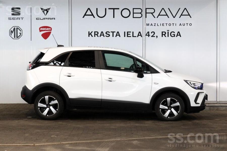 White Opel Crossland X 2021 in Riga, with an engine capacity of 1.20 L and mileage of 70 thousand km for 9490 €, photo 6 on AUTOMOTO.COM.LV