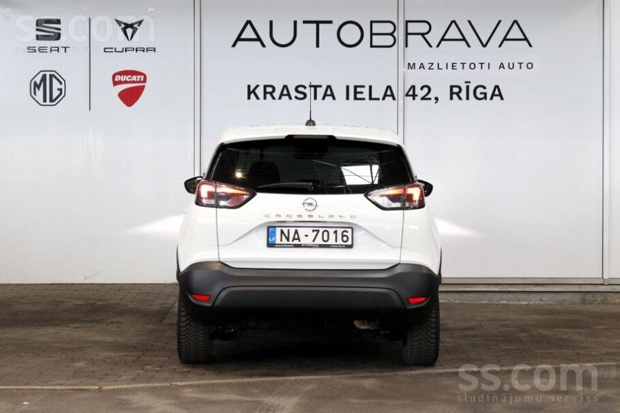 White Opel Crossland X 2021 in Riga, with an engine capacity of 1.20 L and mileage of 70 thousand km for 9490 €, photo 8 on AUTOMOTO.COM.LV